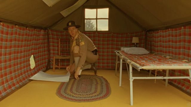 Le tapis au crochet ovale de Edward Norton dans Moonrise Kingdom | Spotern