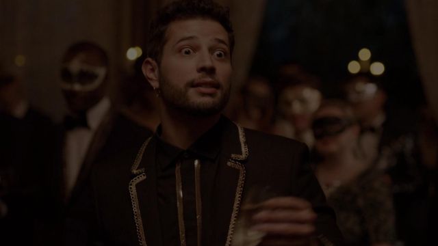 The black shirt Dsquared2 Sam Jones (Rafael de la Fuente) in Dynasty ...