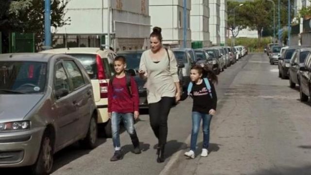 The cigarette pants Black Maria Capasso (Luisa Ranieri) in the Vita ...