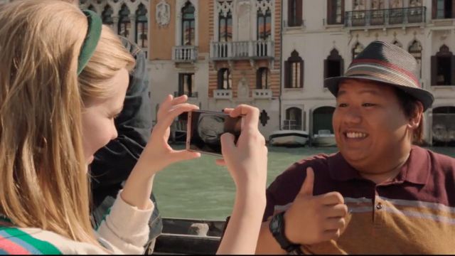 Sony Xperia used by Betty Brant (Angourie Rice) in Spider-Man: Far from ...