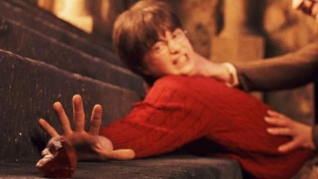 La Pierre Philosophale convoitée par Harry Potter (Daniel Radcliffe ...