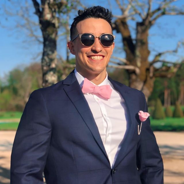 The bow tie pink worn by Tibo InShape on his account Instagram @tiboinshape | Spotern