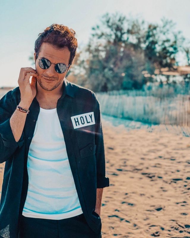 La chemise d'Amir sur le compte Instagram de @amir_officiel_ | Spotern