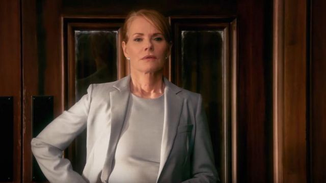 Relaxed soft satin grey blazer worn by Lisa Benner (Marg Helgenberger ...