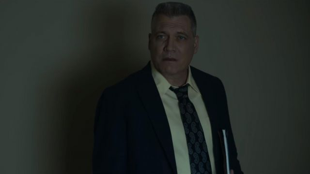 The tie pattern paisley Bill Tench (Holt McCallany) in Mindhunter ...