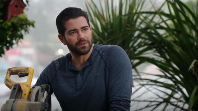 Save Khaki pointelle henley worn by Trace Riley (Jesse Metcalfe) in ...
