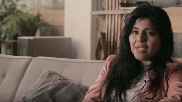 The blazer orange worn by Araceli (Greta Quispe) in the series of Two ...