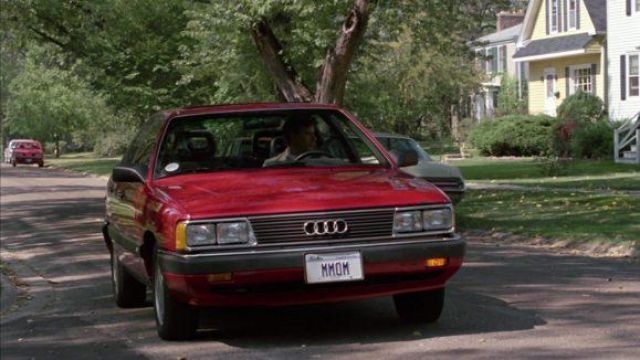 Voiture Audi pilotée par Tom Bueller (Lyman Ward) en Day Off de Ferris ...