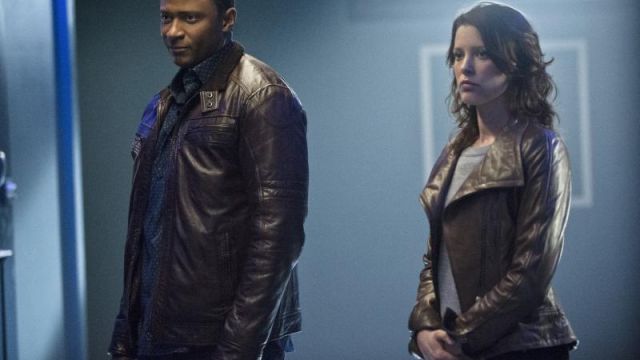 Brown leather jacket of Lyla Michaels (Audrey Marie Anderson) in Arrow ...