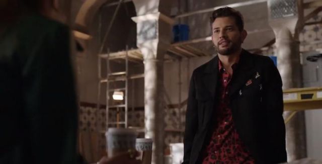 Red Leopard Short Sleeve Button-Up Shirt worn by Sam Jones (Rafael de ...