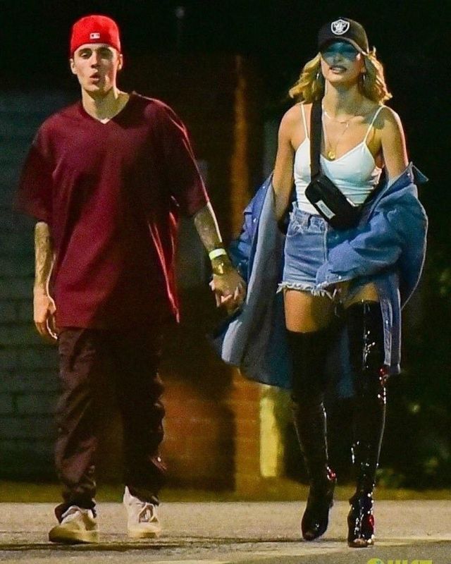 Levi's frayed edge angle cut shorts worn by Hailey Baldwin With Kelia ...