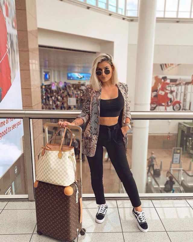 The sneakers Vans black worn by Lufy account on the Instagram of ...