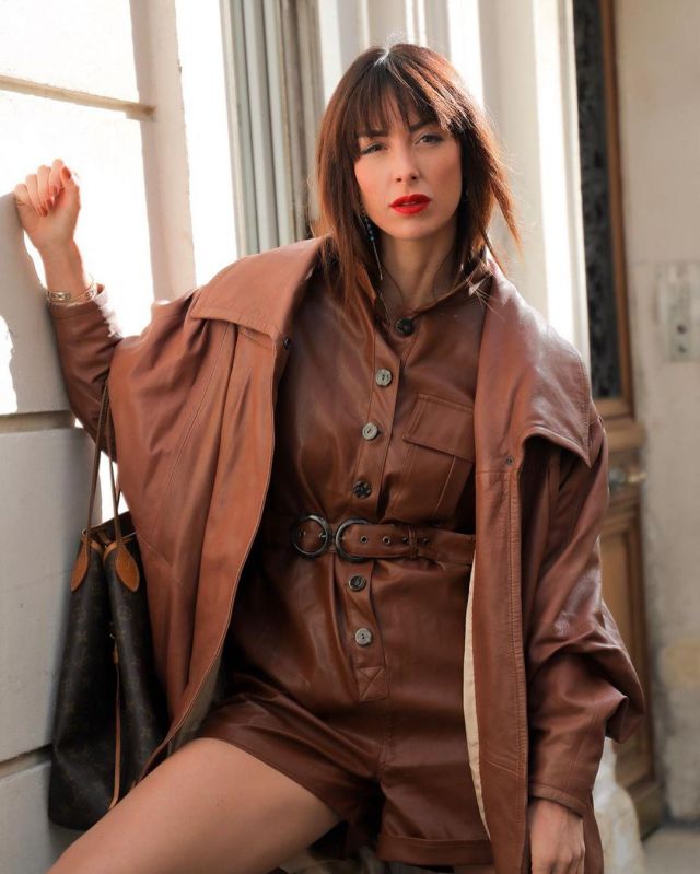 The leather jacket long of Fanny on his account Instagram @fannyveyrac ...