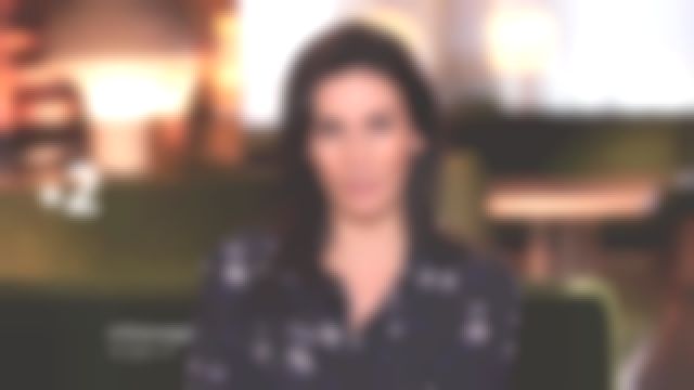 The blouse blue polka dot Mary Drucker in Infrared 28/10/2019 | Spotern