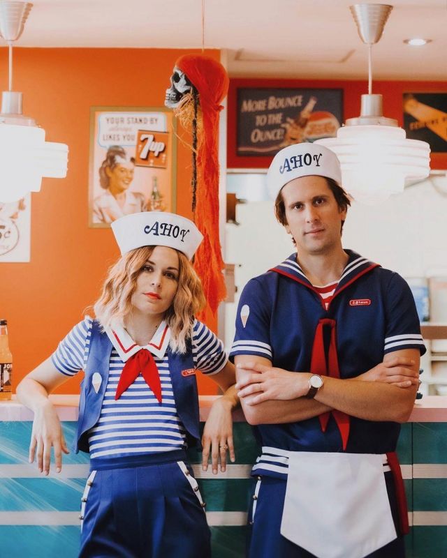 The disguise Robin of Stranger Things worn by Daphne Moreau on the ...
