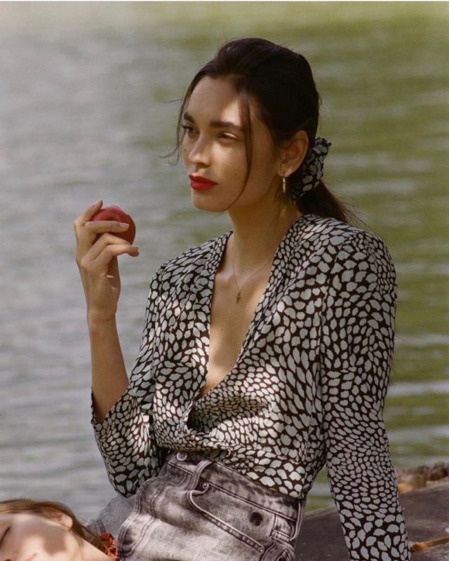 Top cache-coeur in basque printed "Kisses" worn by Solange Smith on his ...