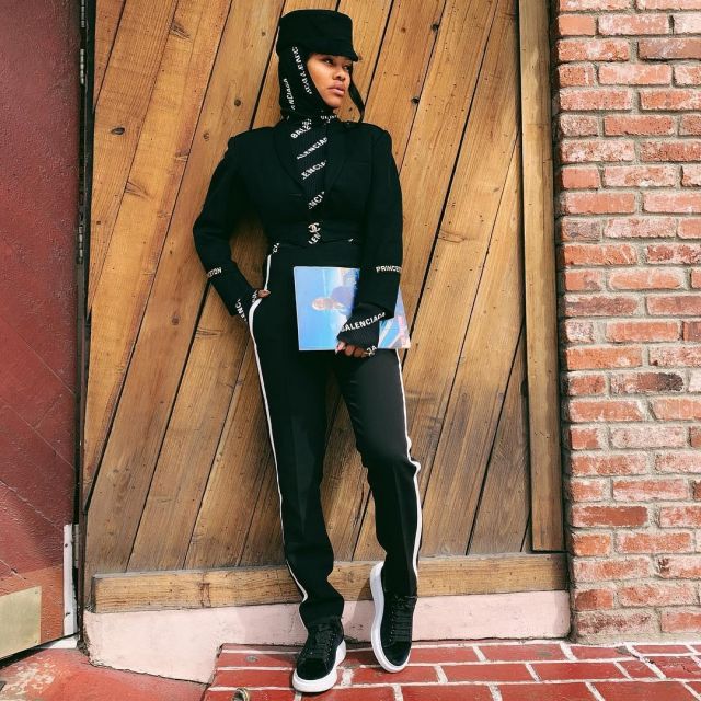 Le haut en maille noir Balenciaga de Teyana Taylor sur le compte ...