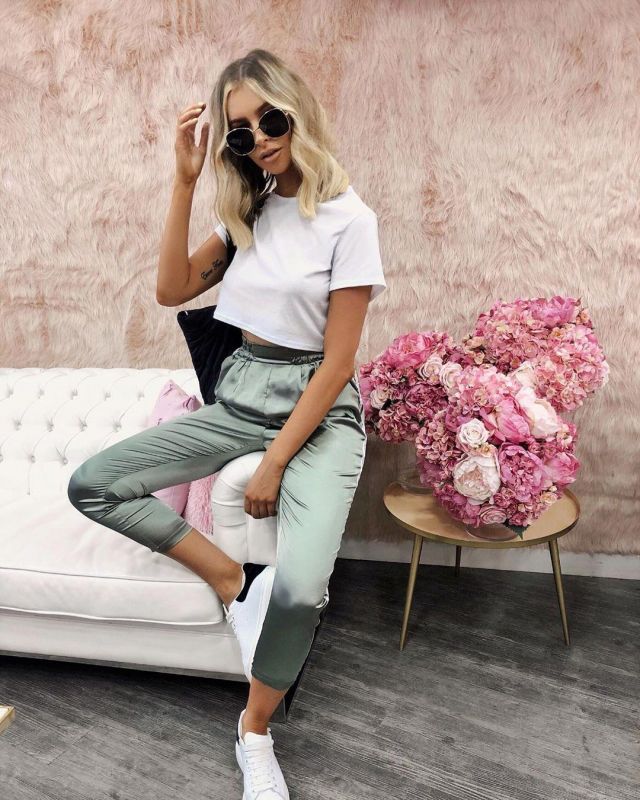 Short Sleeve Crop T Shirt of Alexx Coll on the Instagram account ...