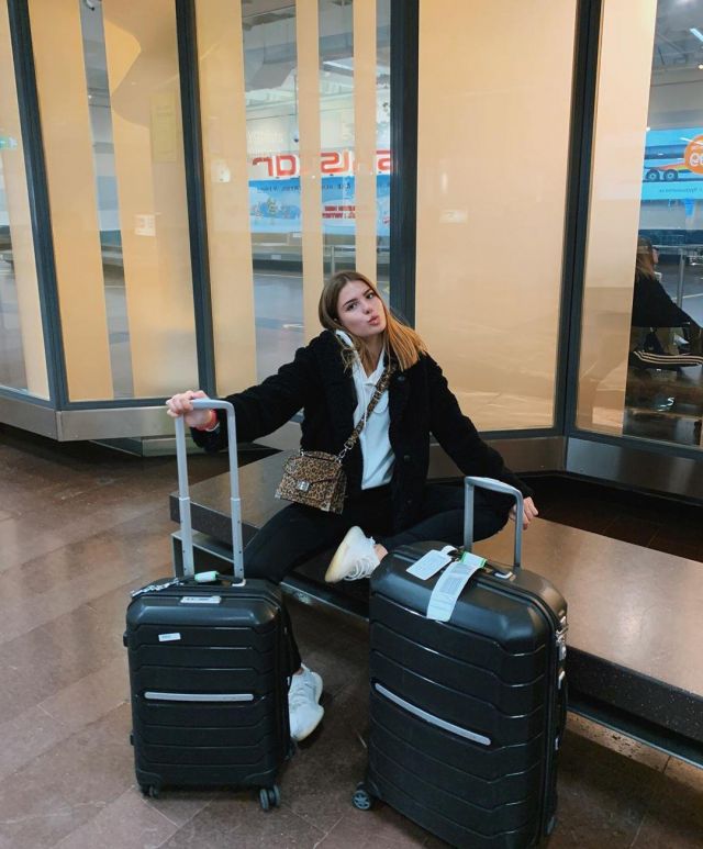 The hand bag leopard of Just Zoe's account on the Instagram of ...