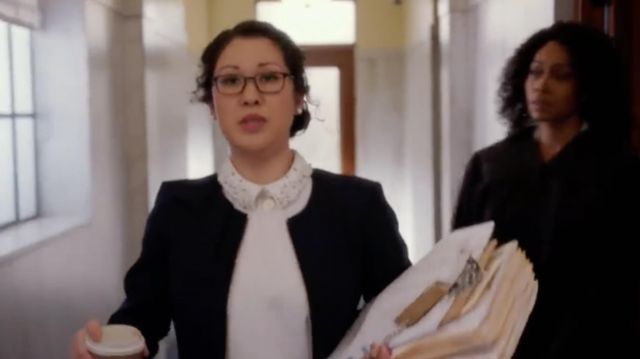 Ted Baker White Alaynaa Embellished Collar Top usado por Sherri Kansky ...