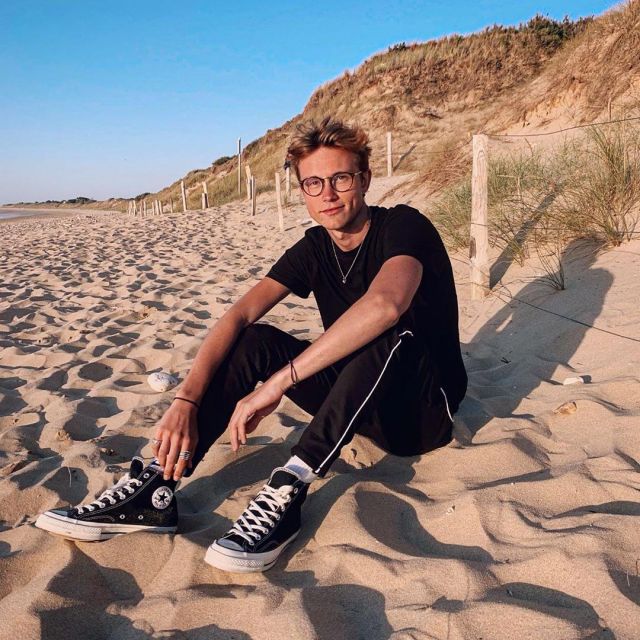 The black t-shirt of Sundy Jules on the account Instagram of ...