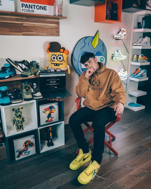 Le Sweat à Capuche à Logo Balenciaga de Harrison Nevel sur le compte ...