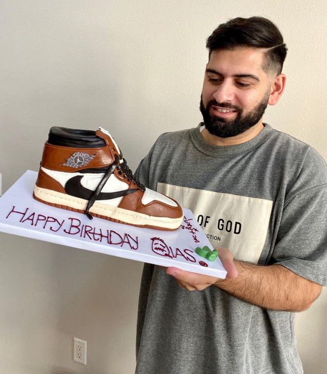 Camiseta gris de Qias Omar Fear of god en la cuenta de Instagram de ...