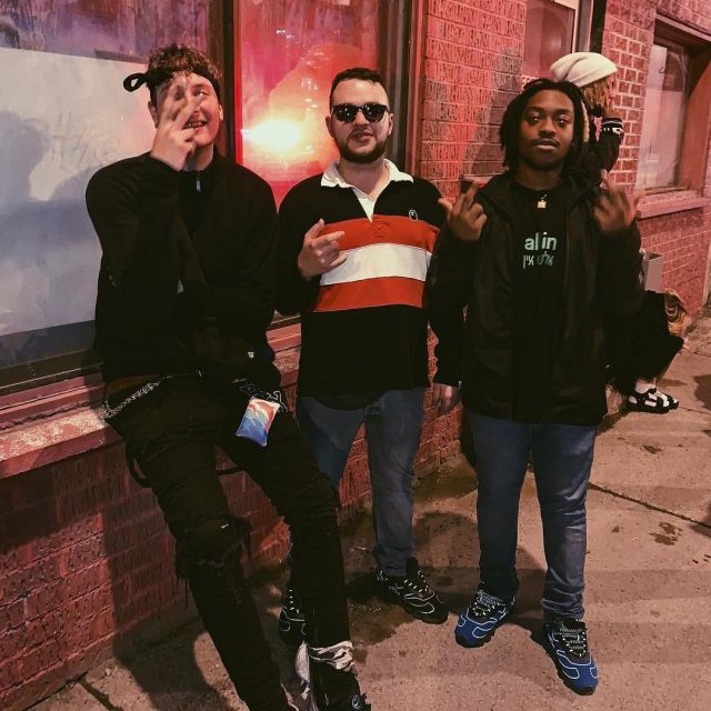 Pair the all in black worn by rowjay on the account Instagram of ...