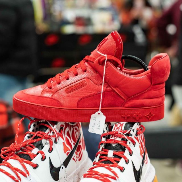 La paire sneakers rouge sur le compte Instagram de @sneakercon | Spotern