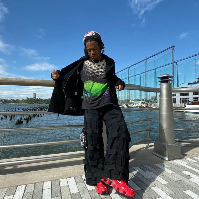 Sneakers nike red worn by MadeinTYO on the account Instagram of ...