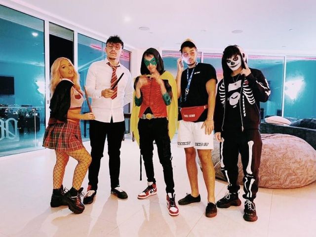 Balenciaga Triple S Triple Black portée par Faze Jarvis sur son compte ...