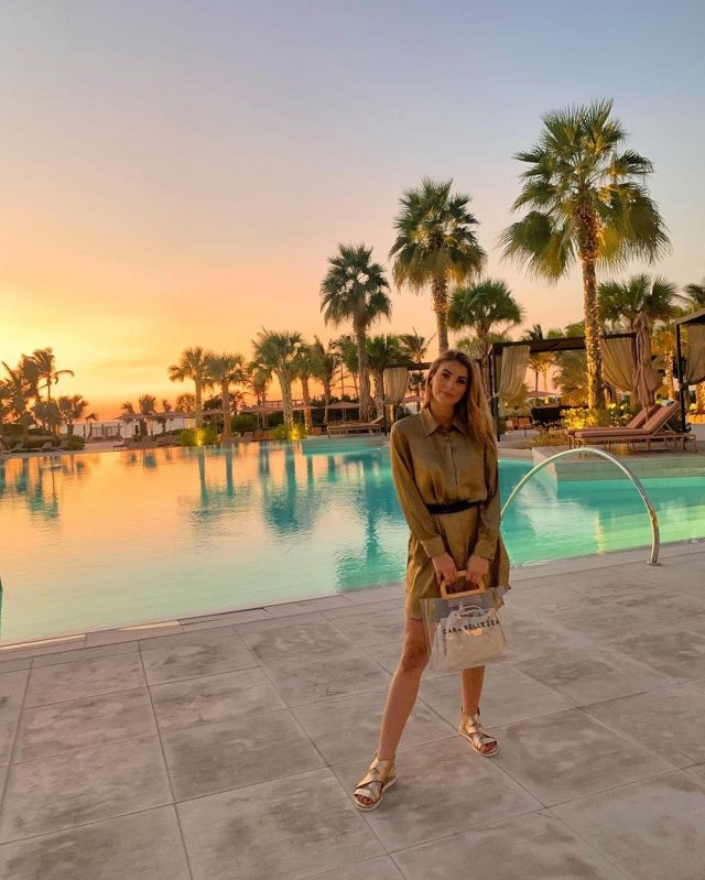 The flat sandals in golden leather Eva Colas on the account Instagram ...