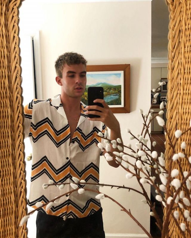 Chemise été asos porté par aaron rhodes sur le compte Instagram de ...