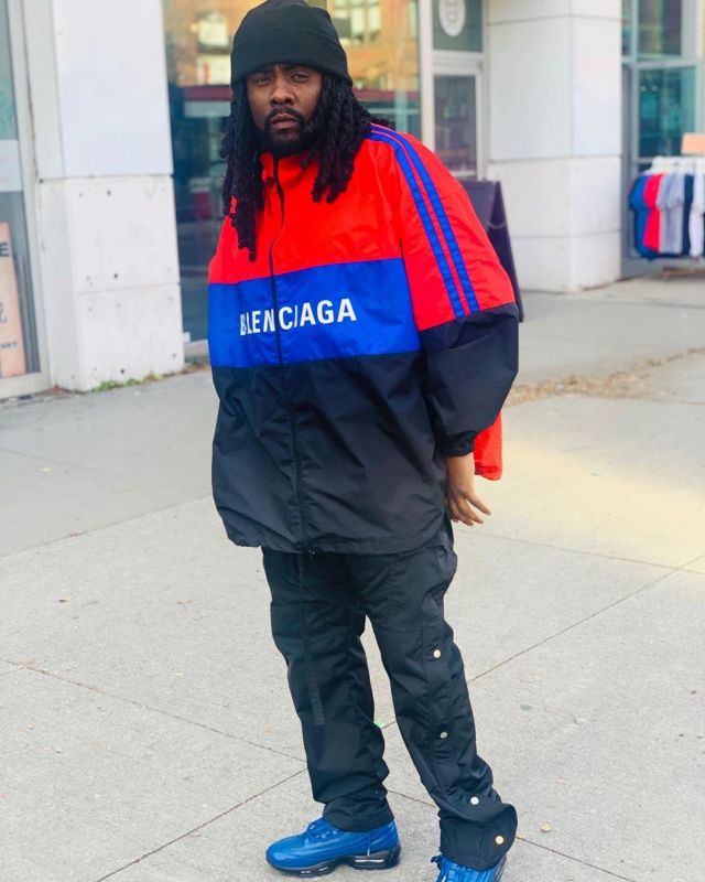 The sneakers blue and black worn by Wale on the account Instagram of ...