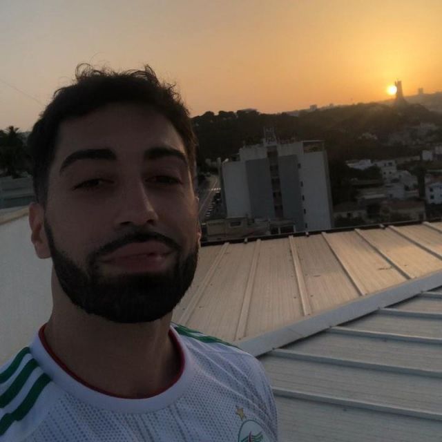 La maillot de l’Algérie porté par Ademo sur son compte Instagram ...