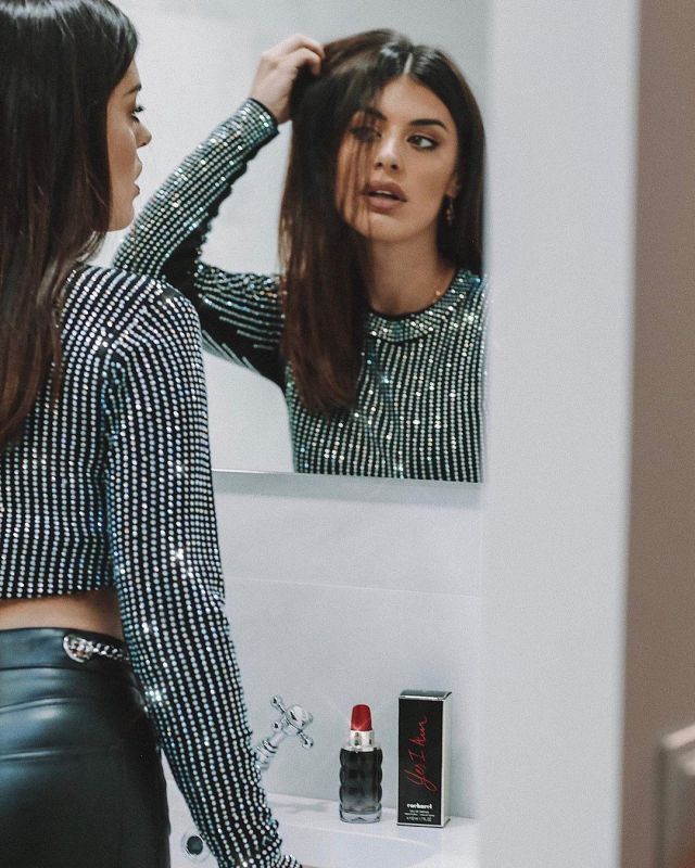 Top with sequins black and silver, long-sleeved, Aida Domènech on the ...