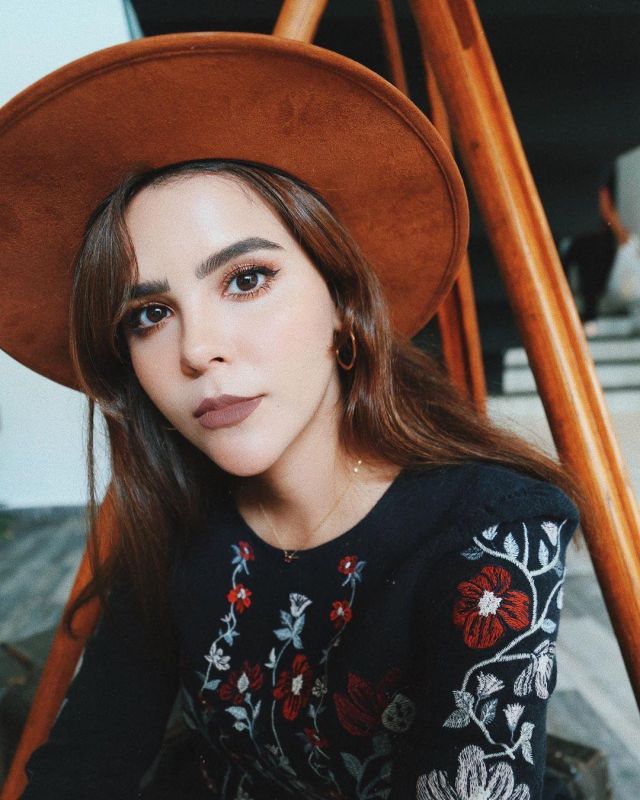 The hat colour camel worn by Yuya on the account Instagram of @yuyacst ...