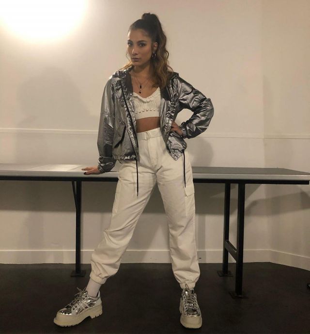The crop top white triangle worn by Chilla on his account Instagram ...