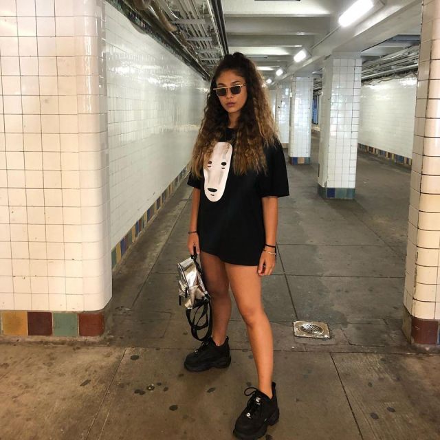 The mini bag silver worn by Chilla on his account Instagram ...