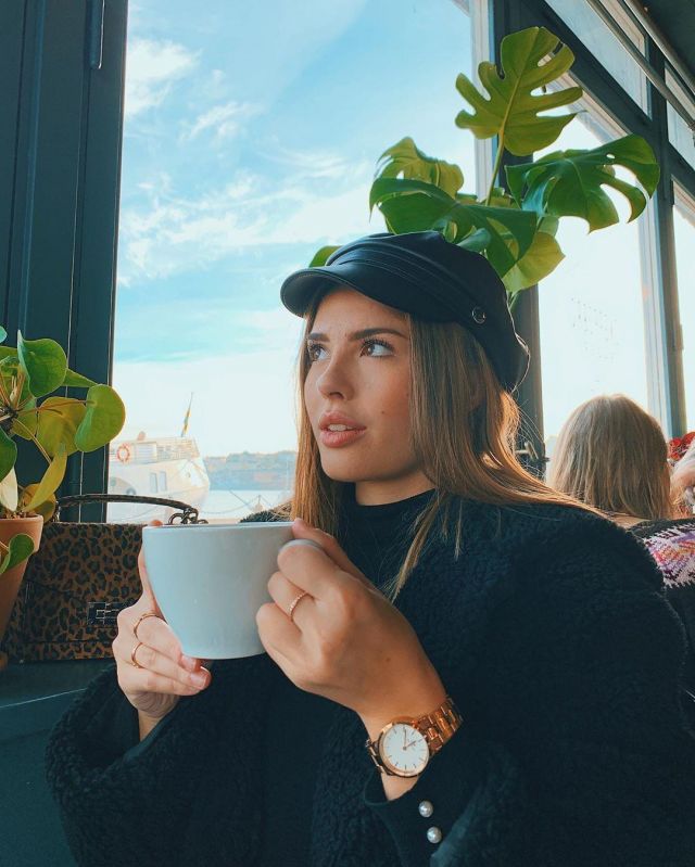 The cap gavroche leather worn by Just Zoe's account on the Instagram of ...