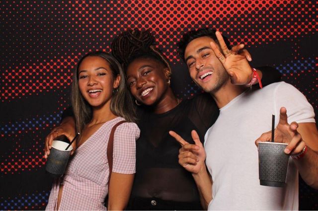 The bra in black triangle worn by Little Simz on the account Instagram ...