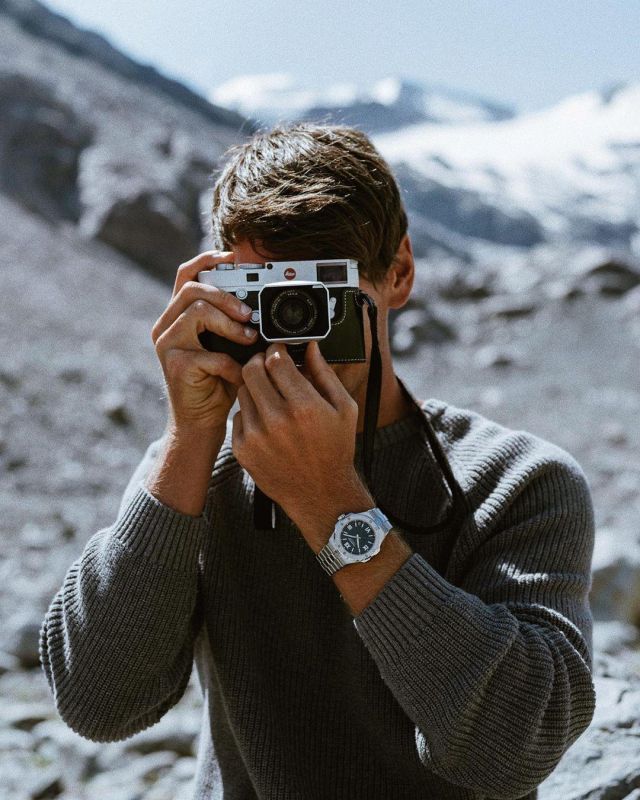 Pull gris de Jack Morris sur le compte Instagram de @doyoutravel | Spotern