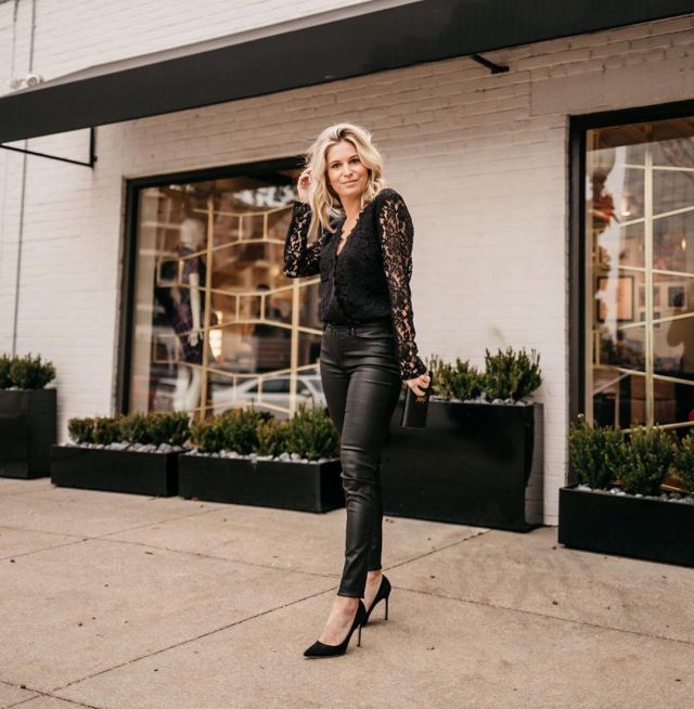 Noir Pompes de Brooke Burnett sur l'Instagram account @onesmallblonde ...