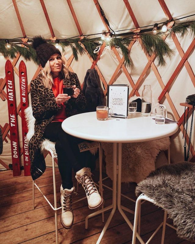 Over­sized Sweater of Brooke Burnett on the Instagram account ...