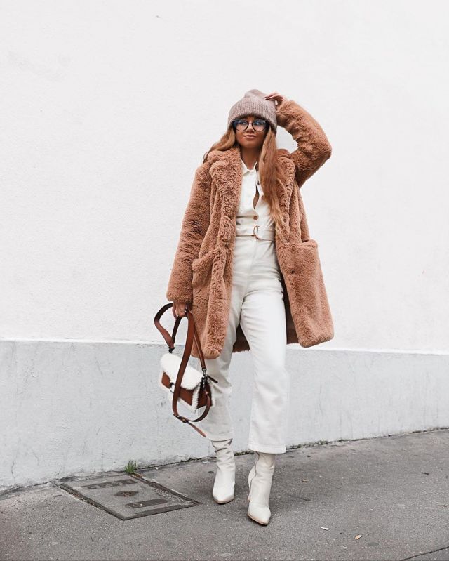 Shoulder bag effect fluffy of Lena situations on the account Instagram ...