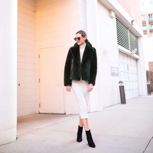 Abrigo negro de Anna Jane Wisniewski en la cuenta de Instagram ...