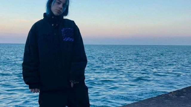 Bad Bun­ny Ring worn by Billie Eilish in Billie Eilish - Funny Moments ...