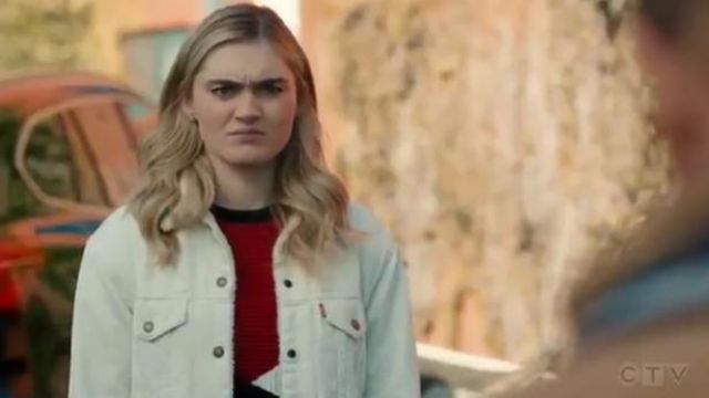Trucker Jacket porté par Taylor Otto (Meg Donnelly) dans American ...