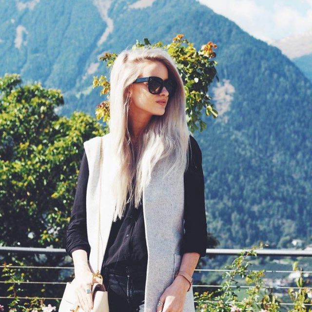 Chloé leather cross-body bag of Victoria on the Instagram account ...
