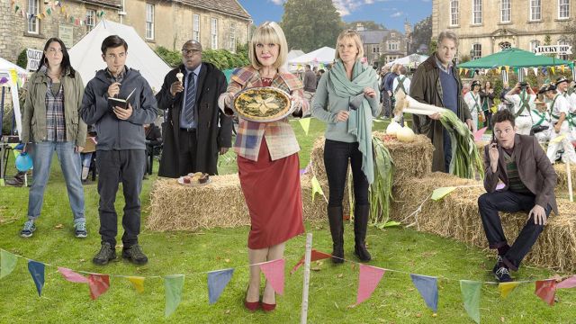 Multicolor Plaid Jacket worn by Agatha Raisin (Ashley Jensen) in Agatha ...